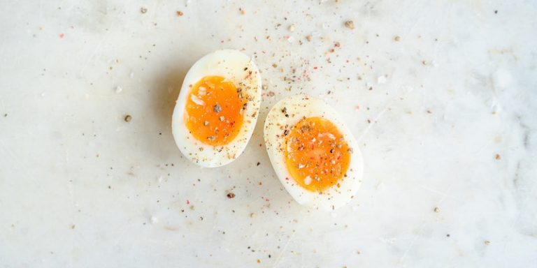 Best High Protein Snacks For Bodybuilding - FitForTheWin